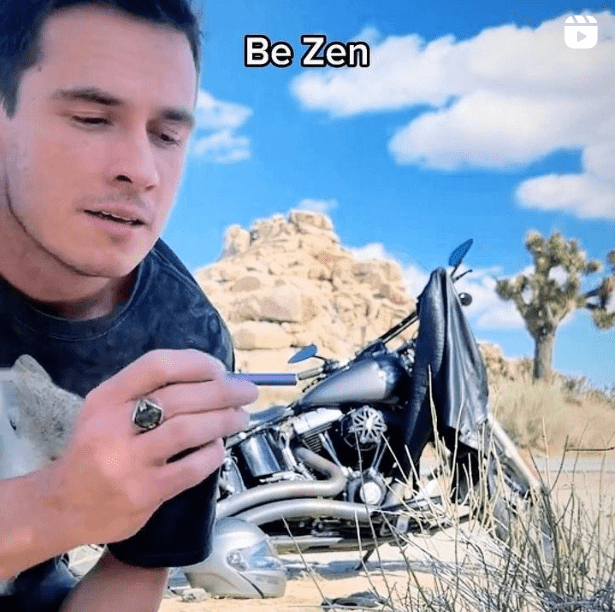 MONQ "Vape-Like" Nicotine Free Hand-Held Essential Oil Diffusers